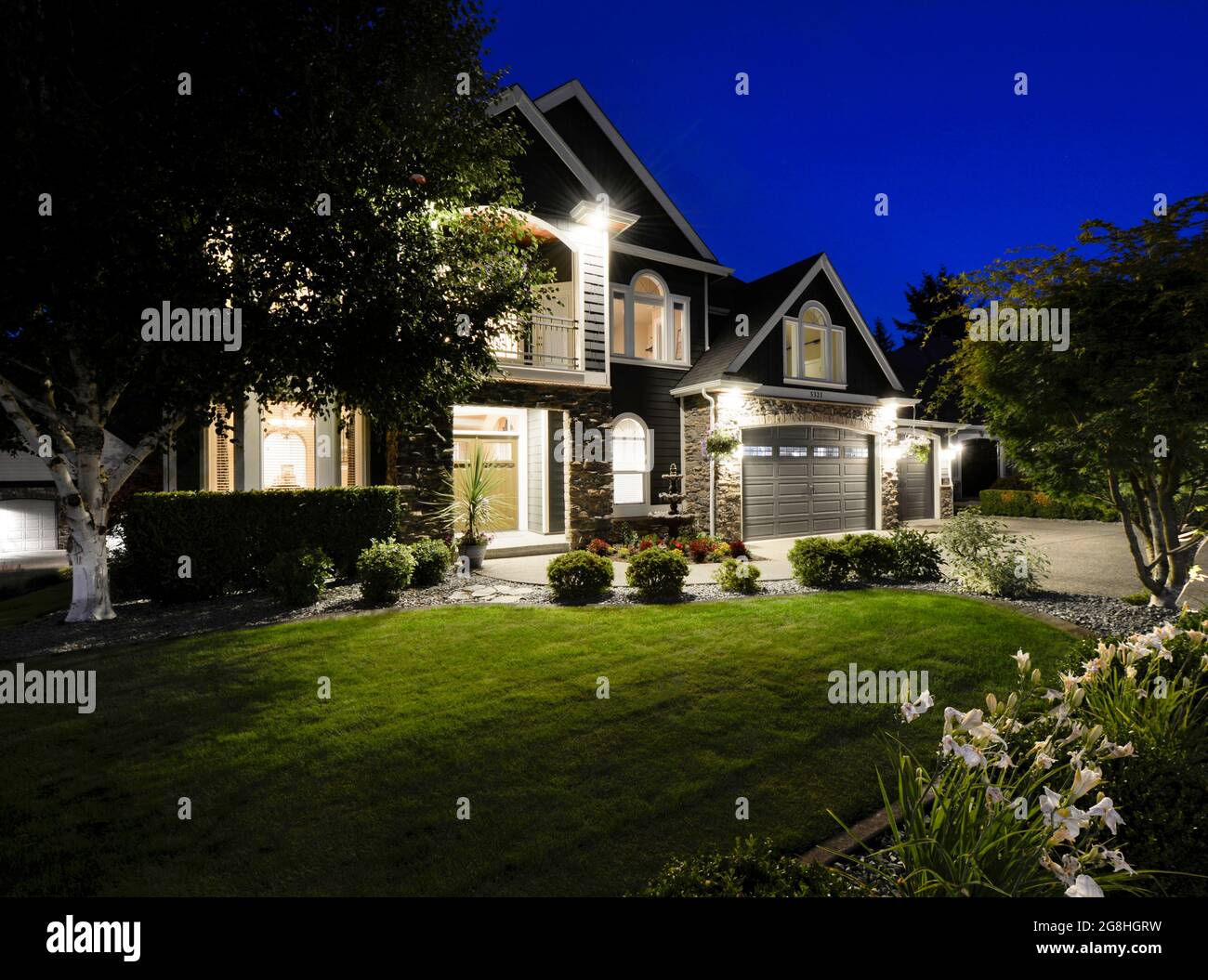 Luxury home exterior hi-res stock photography and images - Alamy