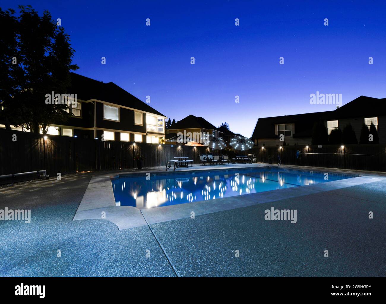Contemporary home night exterior hi-res stock photography and images ...