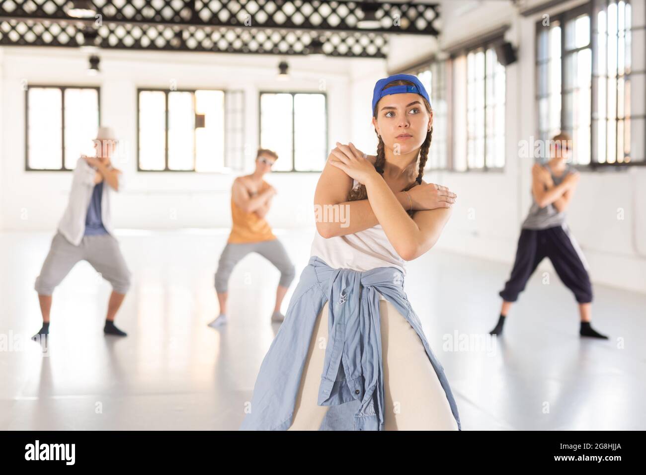 Young people dancing hip-hop Stock Photo - Alamy