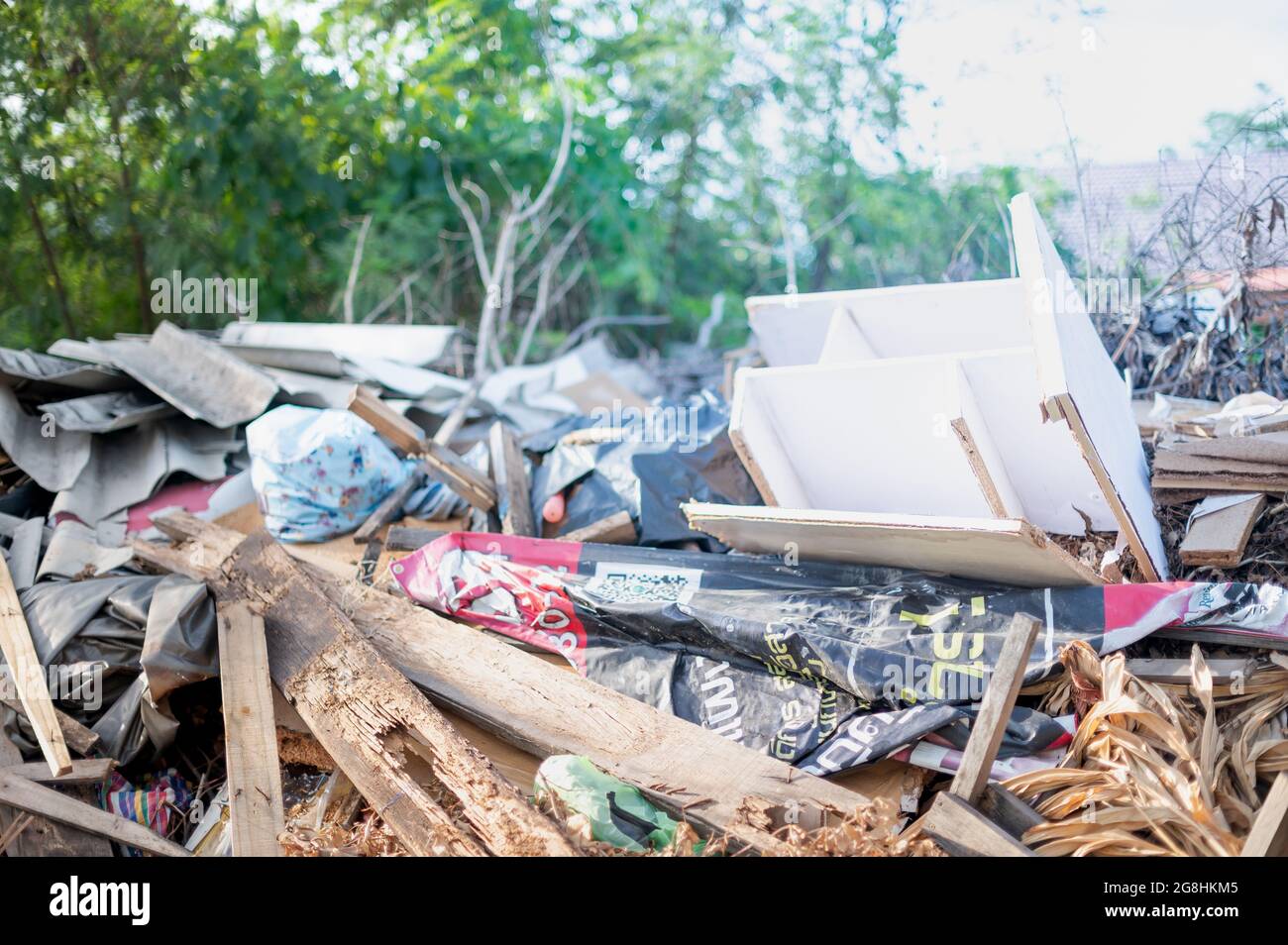 The area of garbage heap carton box and carton box for management to ...