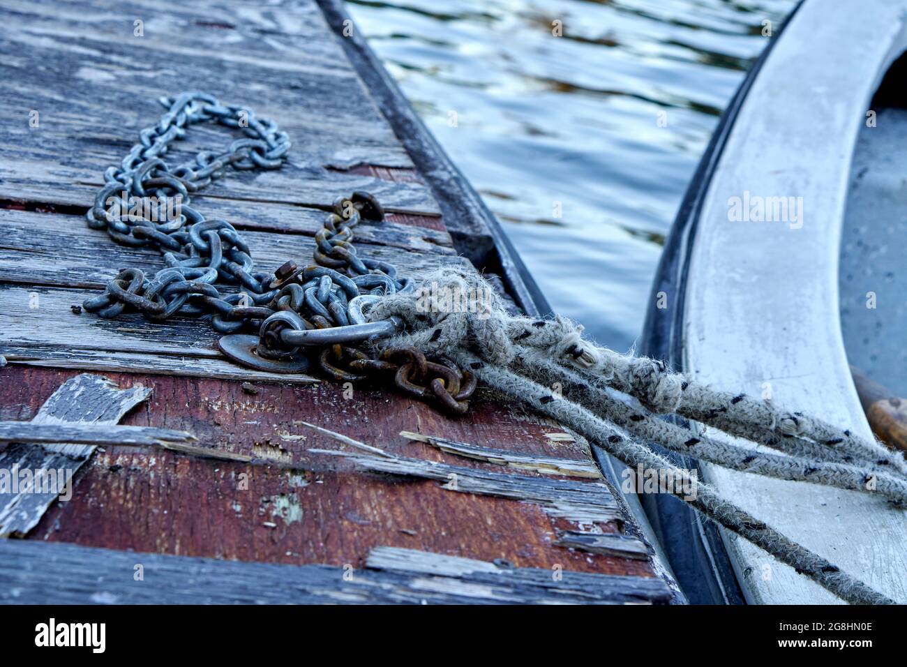 Old rope and chain hi-res stock photography and images - Alamy