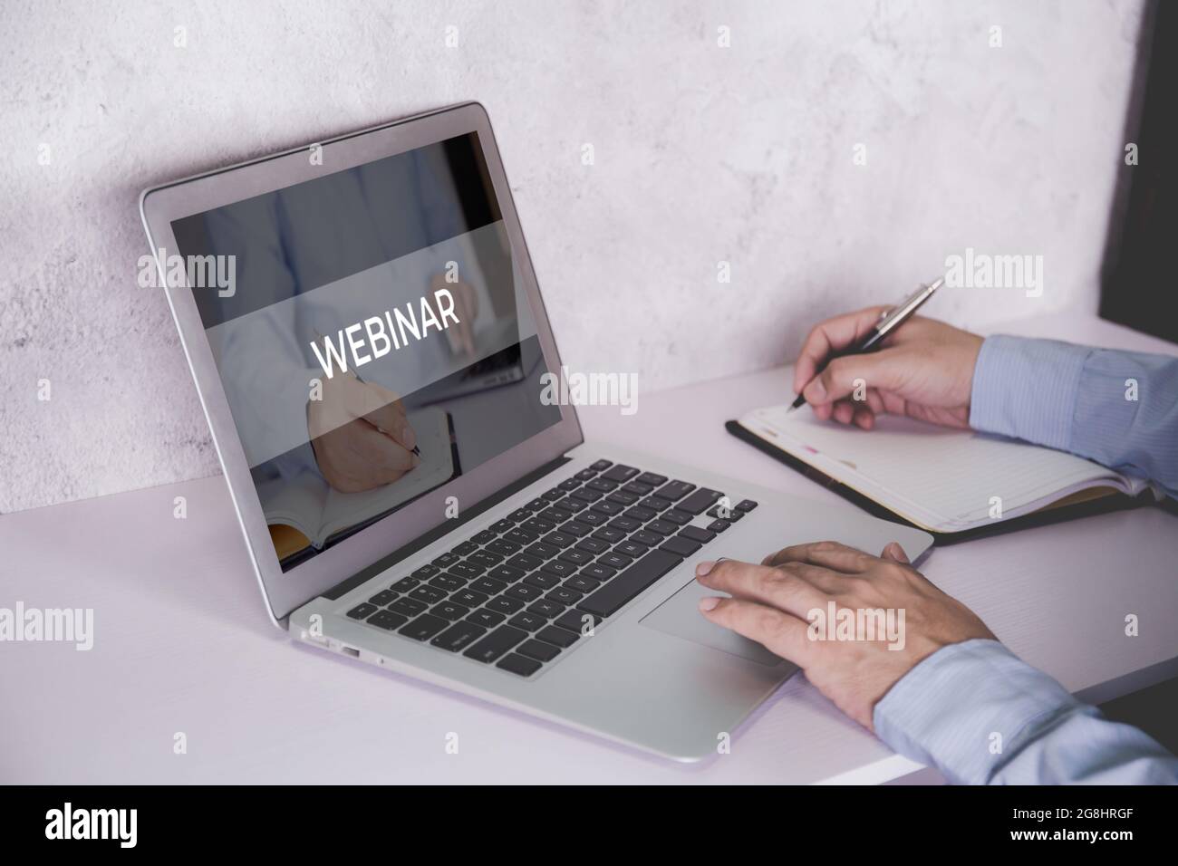 Learning online education training hi-res stock photography and images ...