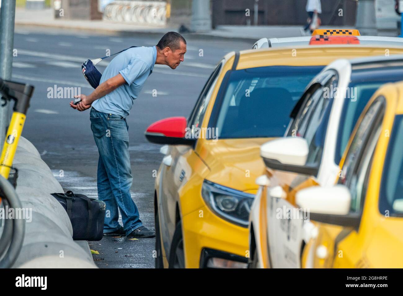 Moscow taxi hi-res stock photography and images - Alamy