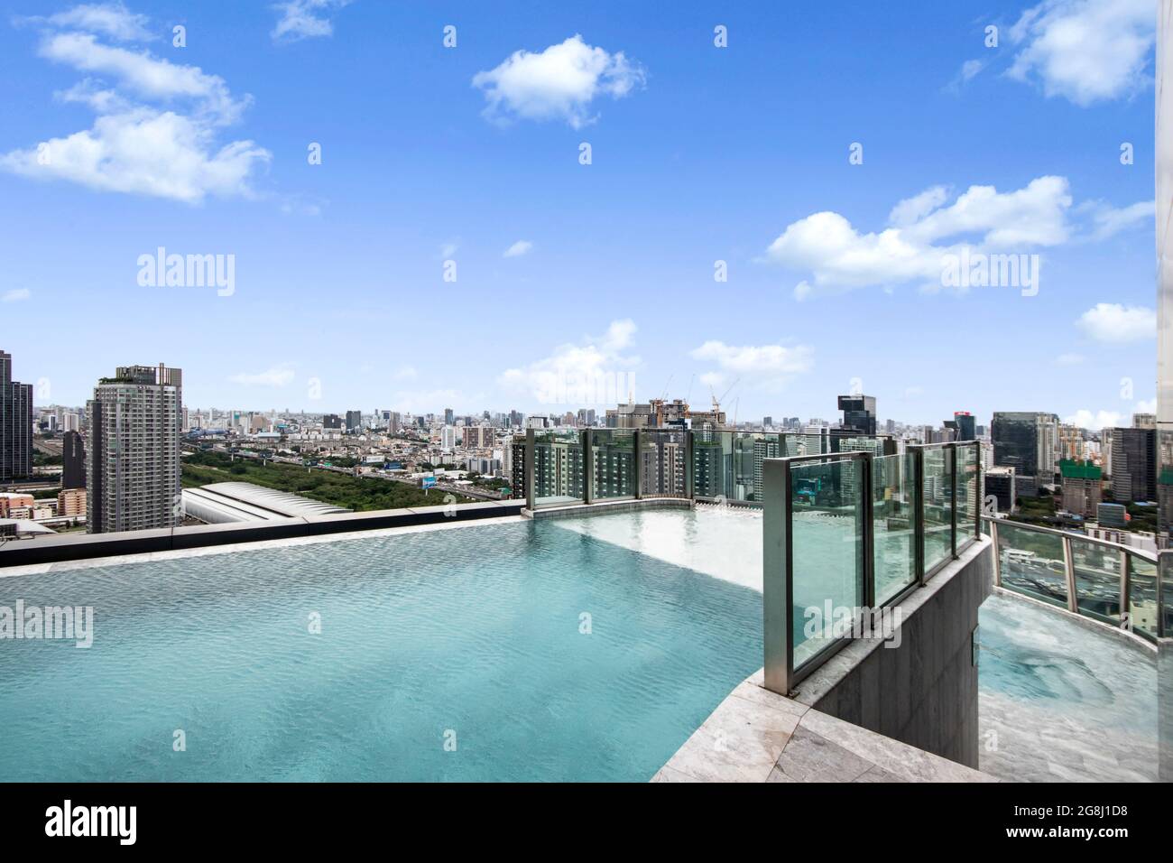 Swimming pool at the top of the building Overlooks the city Stock Photo ...