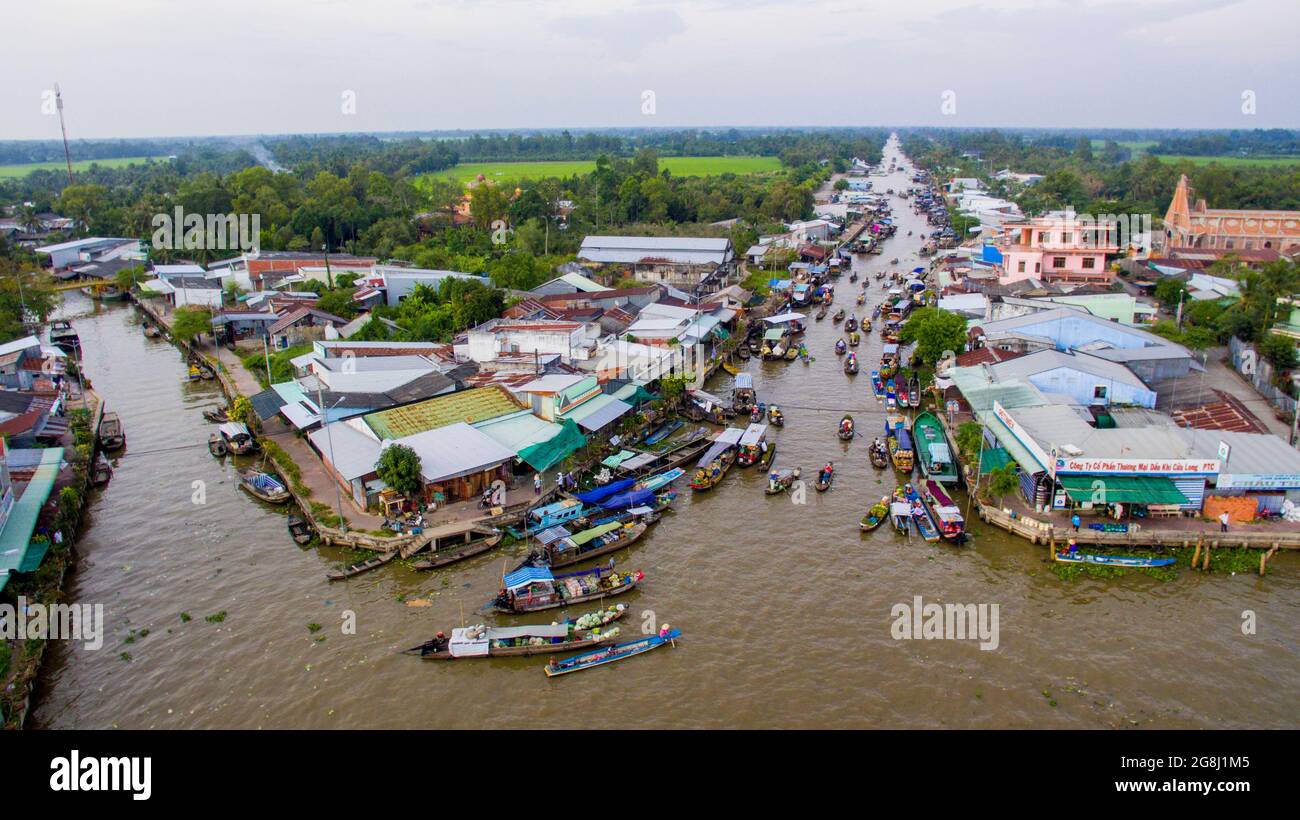 Floating market in Mekong Delta southern Vietnam Stock Photo - Alamy