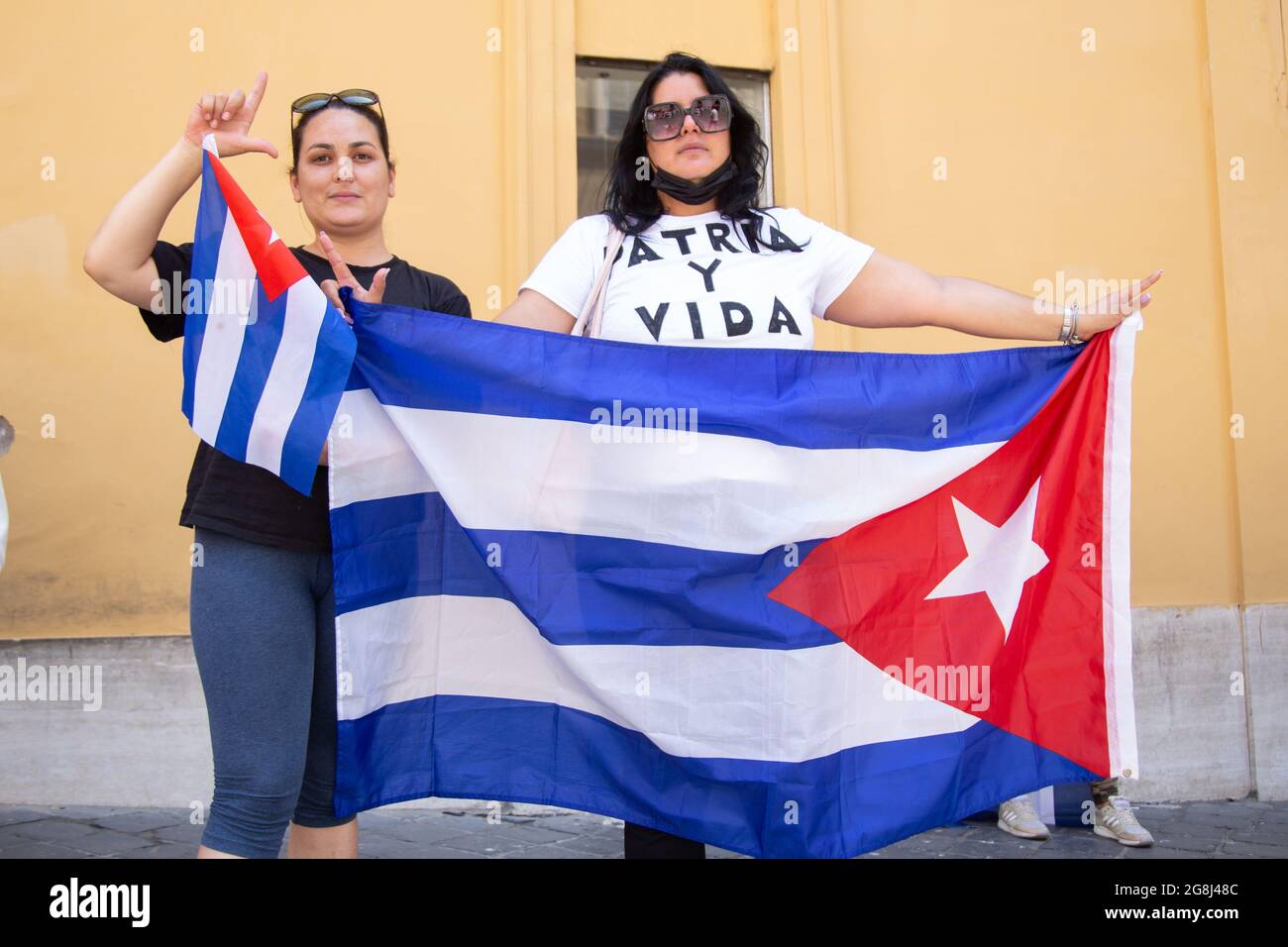 Sit-in in front of Montecitorio Palace in Rome organized by Cuban ...