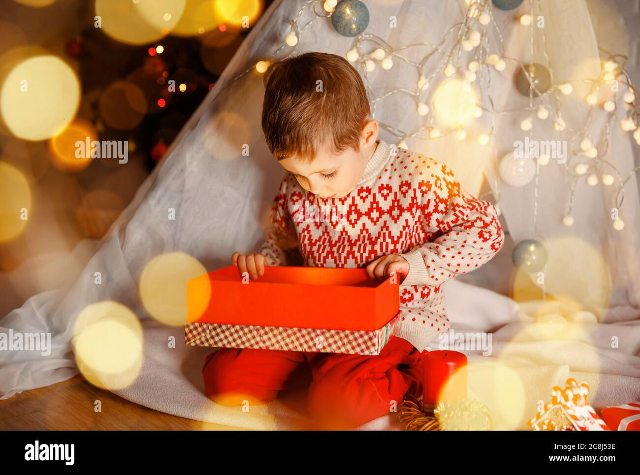 Child opening presents vintage hi-res stock photography and images - Alamy