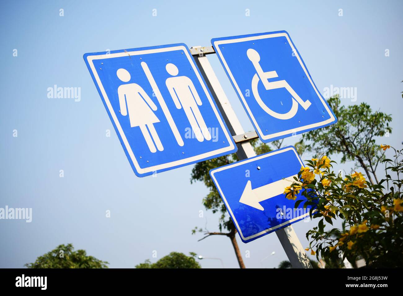 Toilet Signs with a disabled access symbol Stock Photo - Alamy