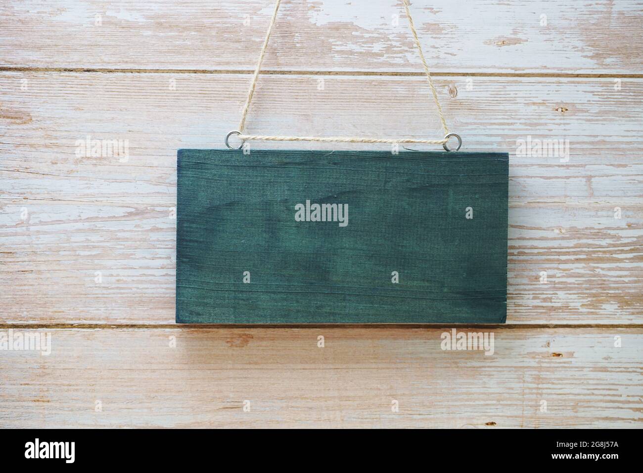 Empty wooden hanging on old brick wall background Stock Photo - Alamy