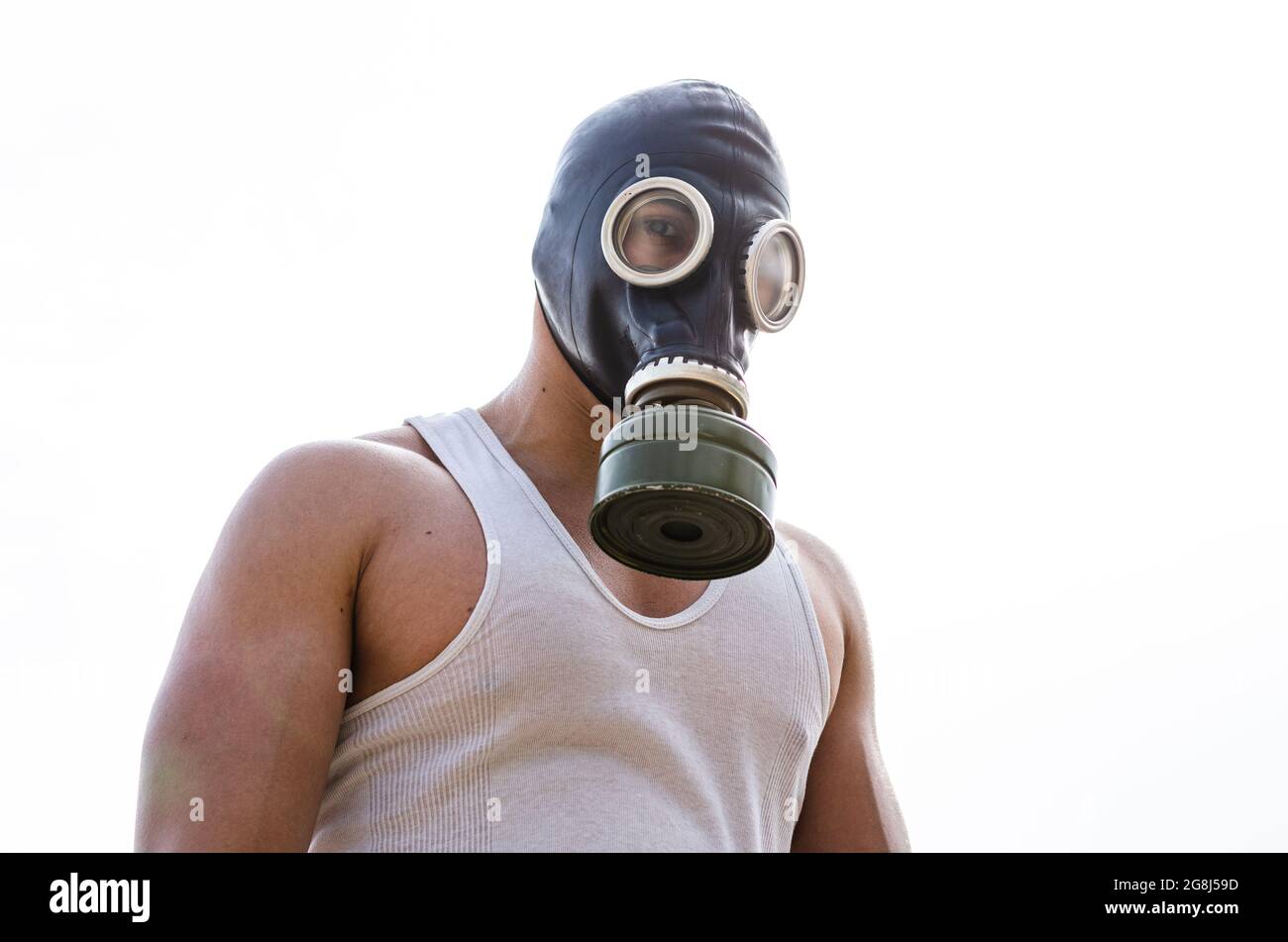 A muscular man in a gas mask. Pademic concept Stock Photo - Alamy