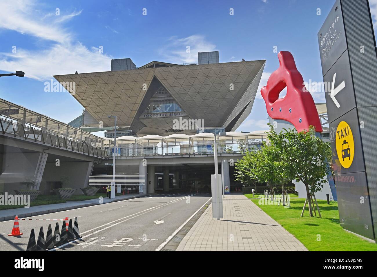 Tokyo, Japan. 21st July, 2021. General, border motif. Exterior view ...