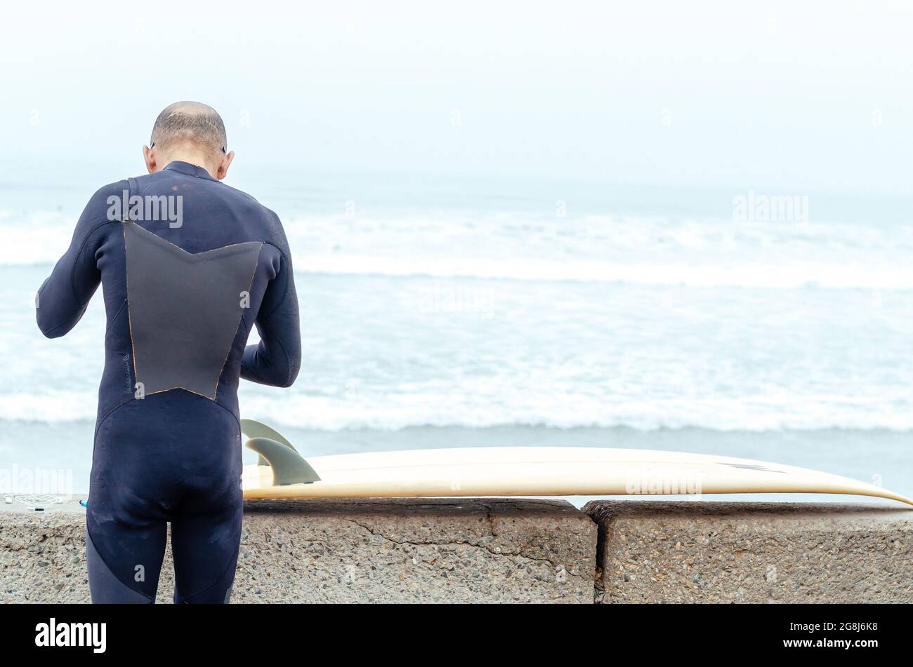 Person on surfboard hi-res stock photography and images - Alamy