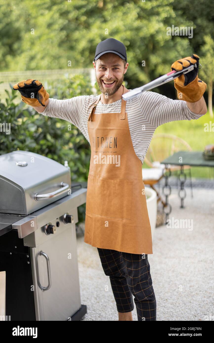 Cooking on grill hi-res stock photography and images - Alamy