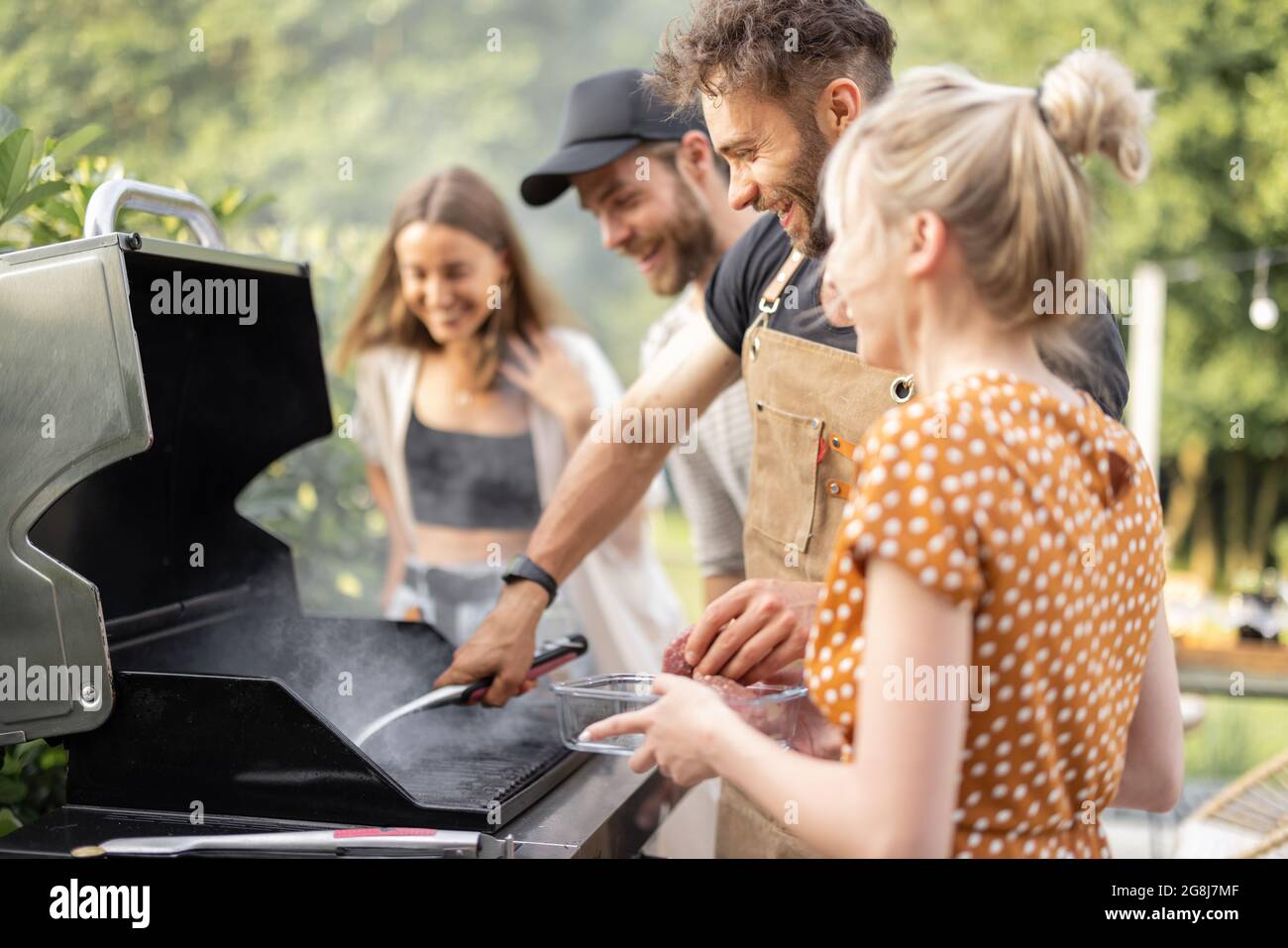 Friends cooking barbeque hi-res stock photography and images - Alamy