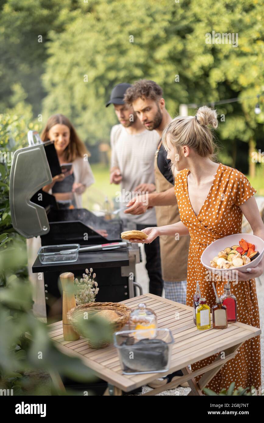 Woman cooking bbq garden hi-res stock photography and images - Alamy