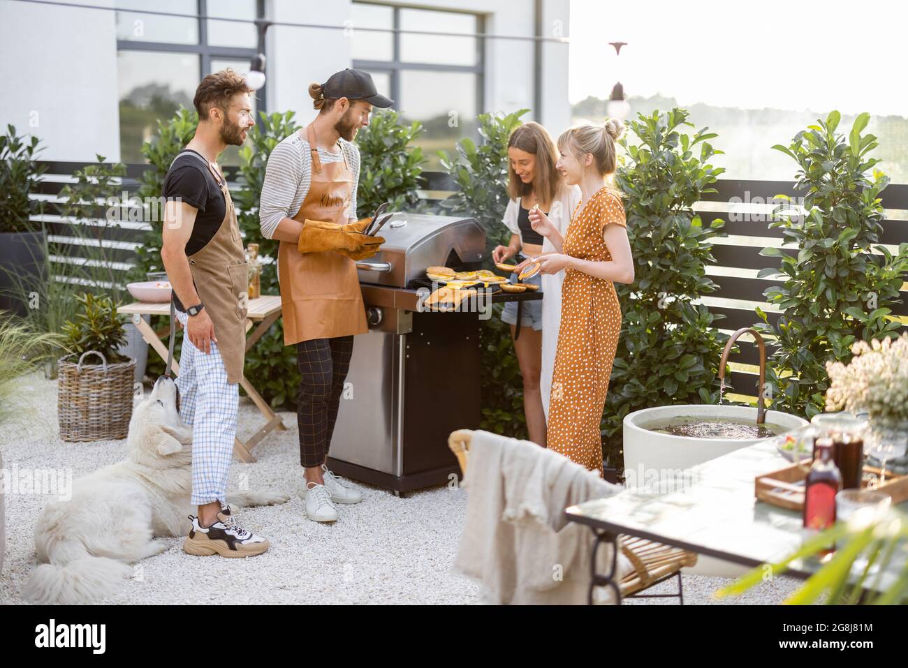 Barbeque people fun hi-res stock photography and images - Alamy