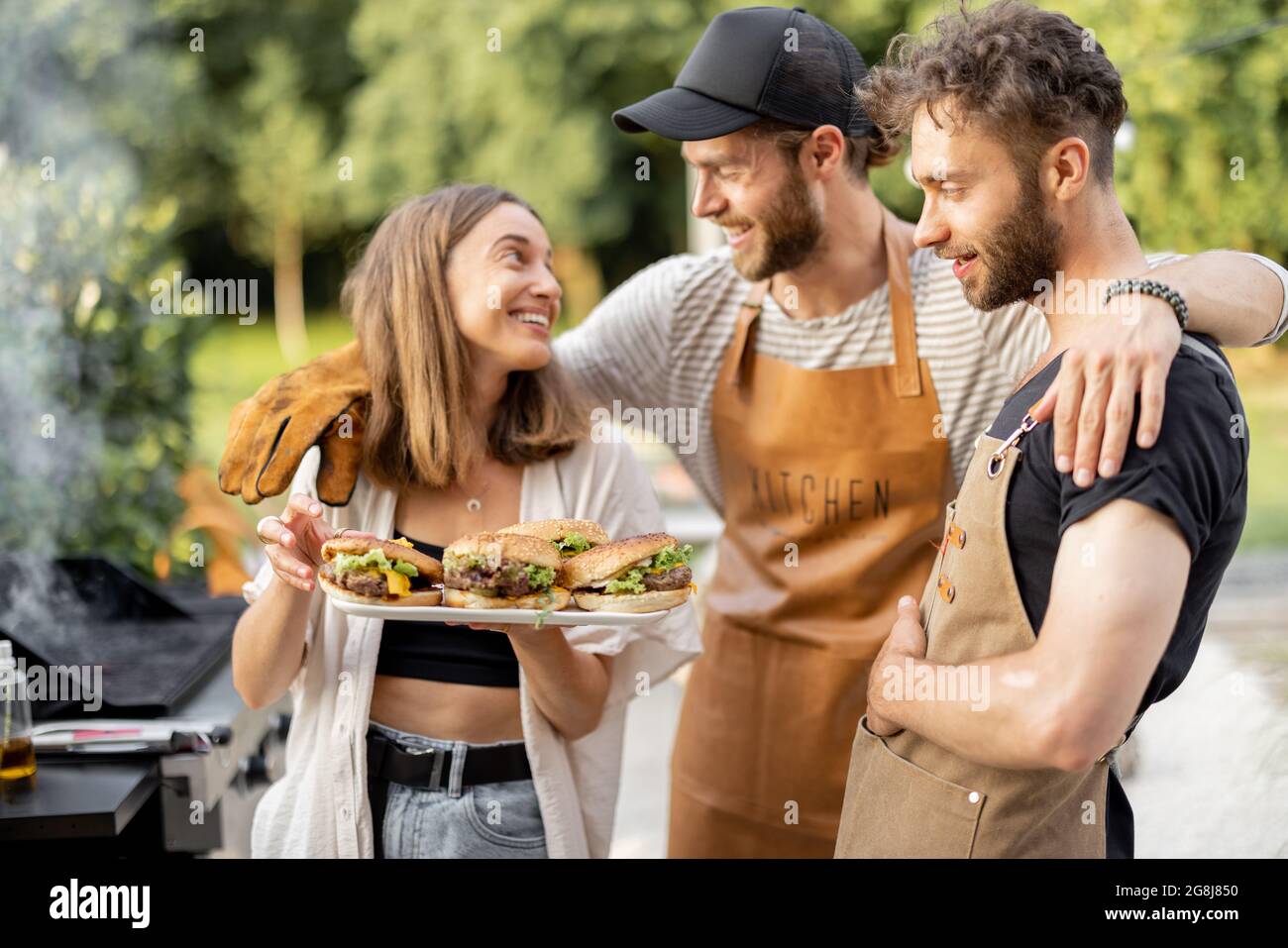Grill burger friends hi-res stock photography and images - Alamy