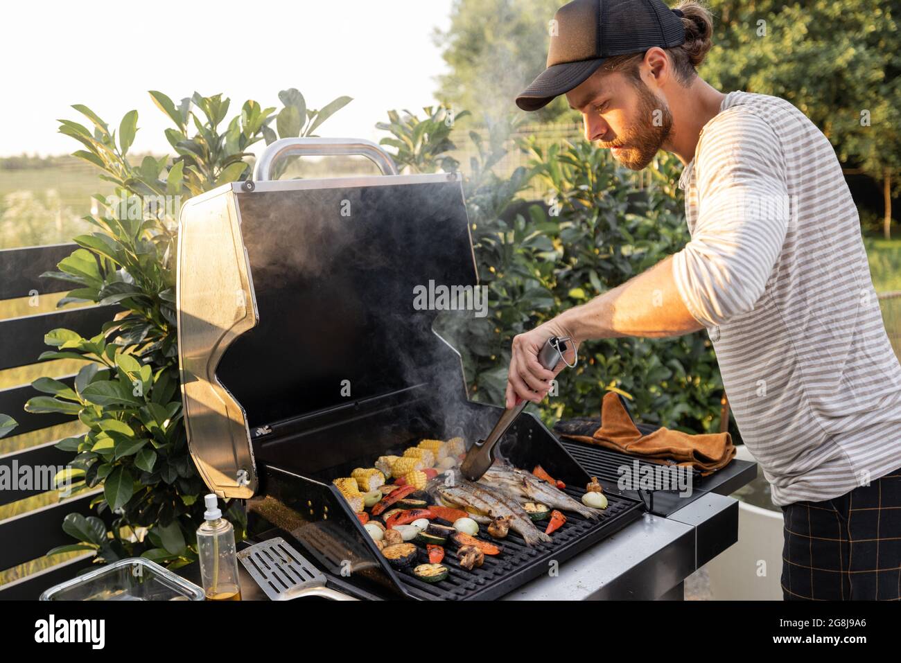 Frying fish outdoors hi-res stock photography and images - Alamy