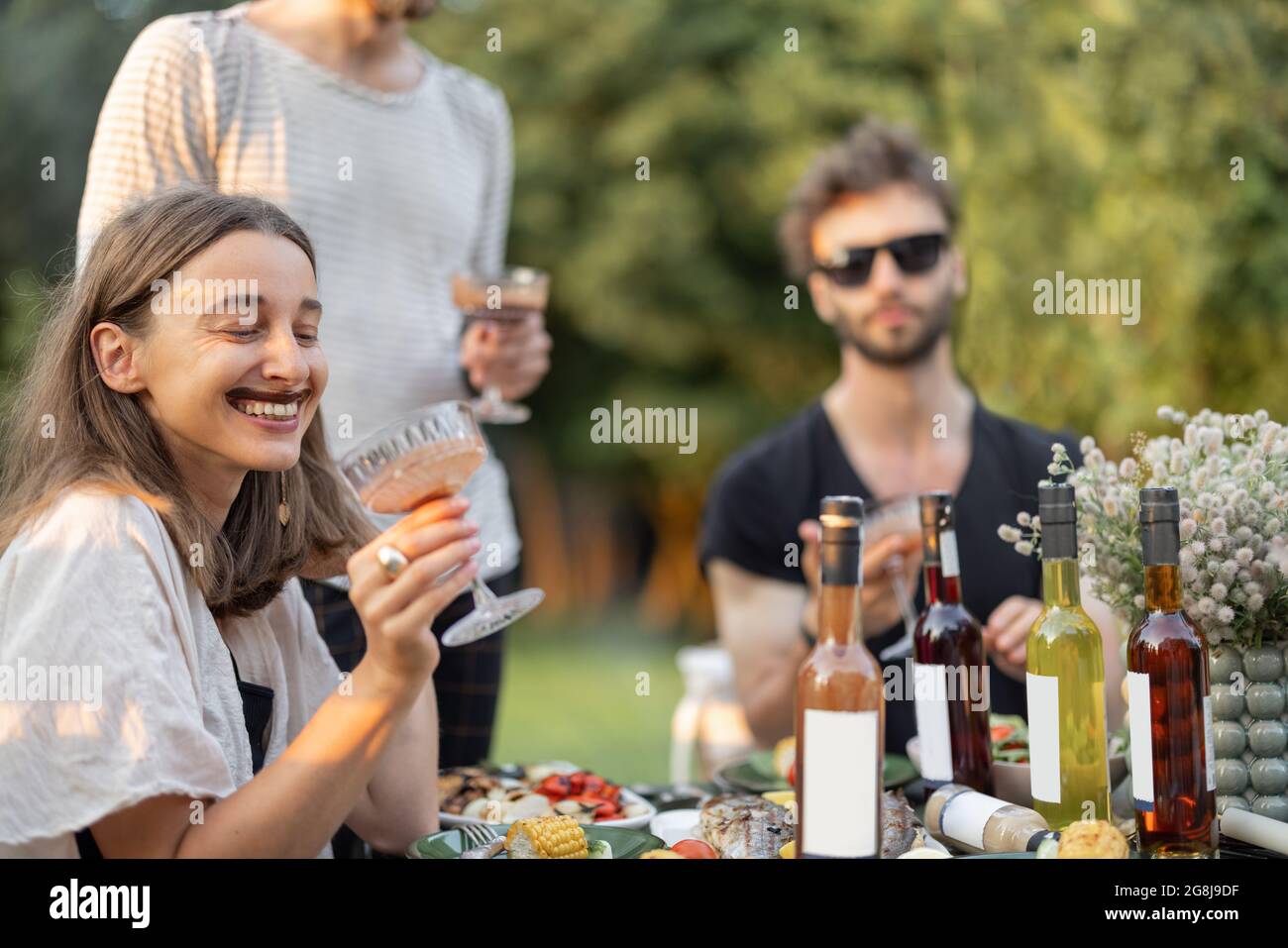 Lunch outdoors hi-res stock photography and images - Alamy