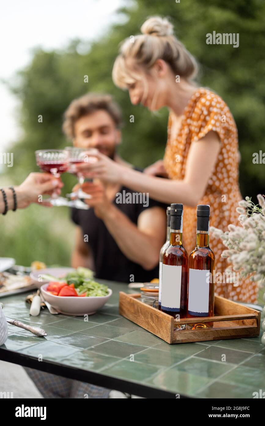 Man eating dinner friends hi-res stock photography and images - Alamy