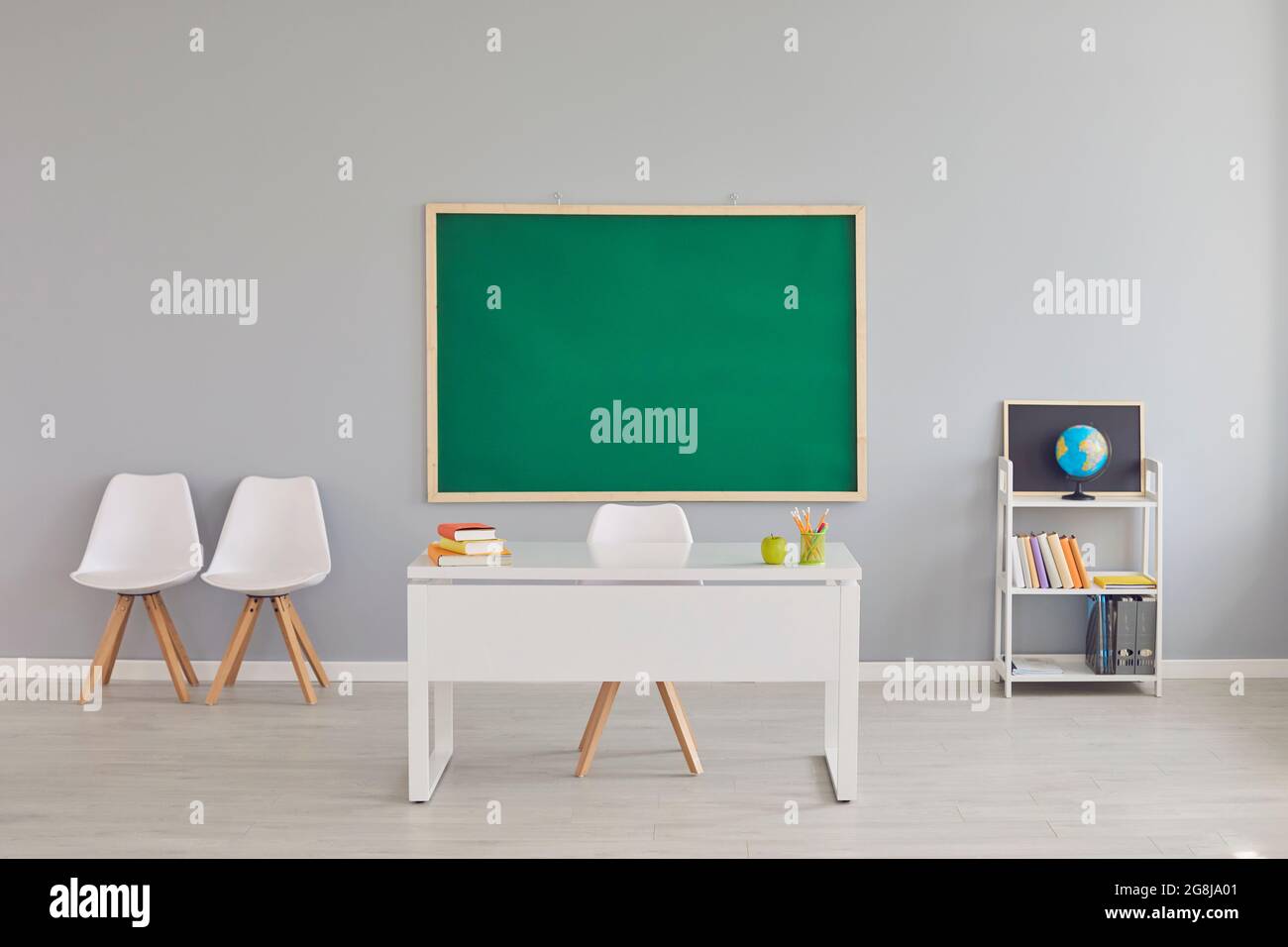 Empty modern school classroom hi-res stock photography and images - Alamy