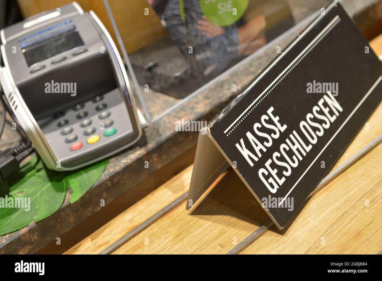 Self Service Cash Register High Resolution Stock Photography and Images ...