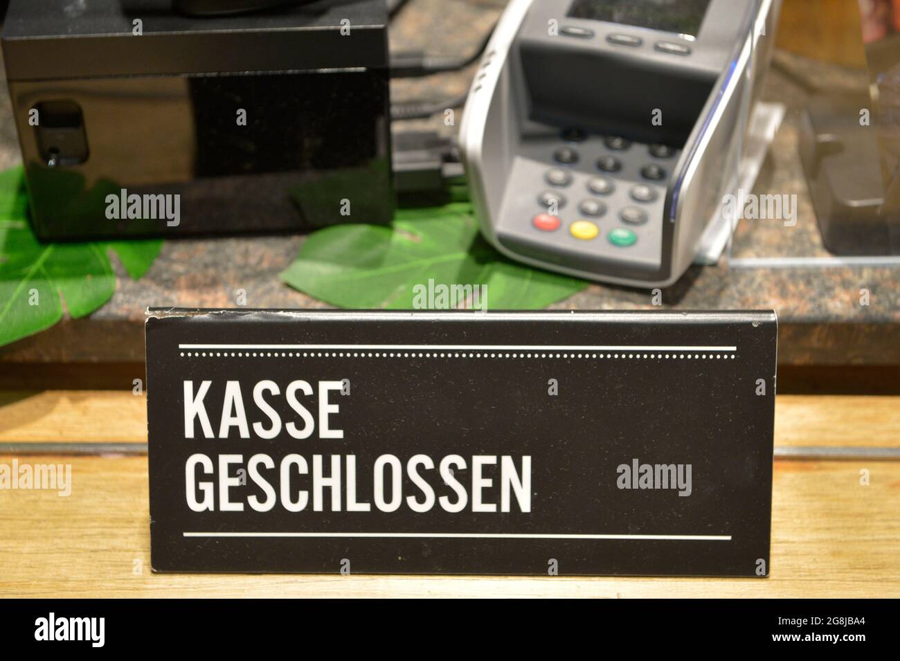 Self service cash register hi-res stock photography and images - Alamy