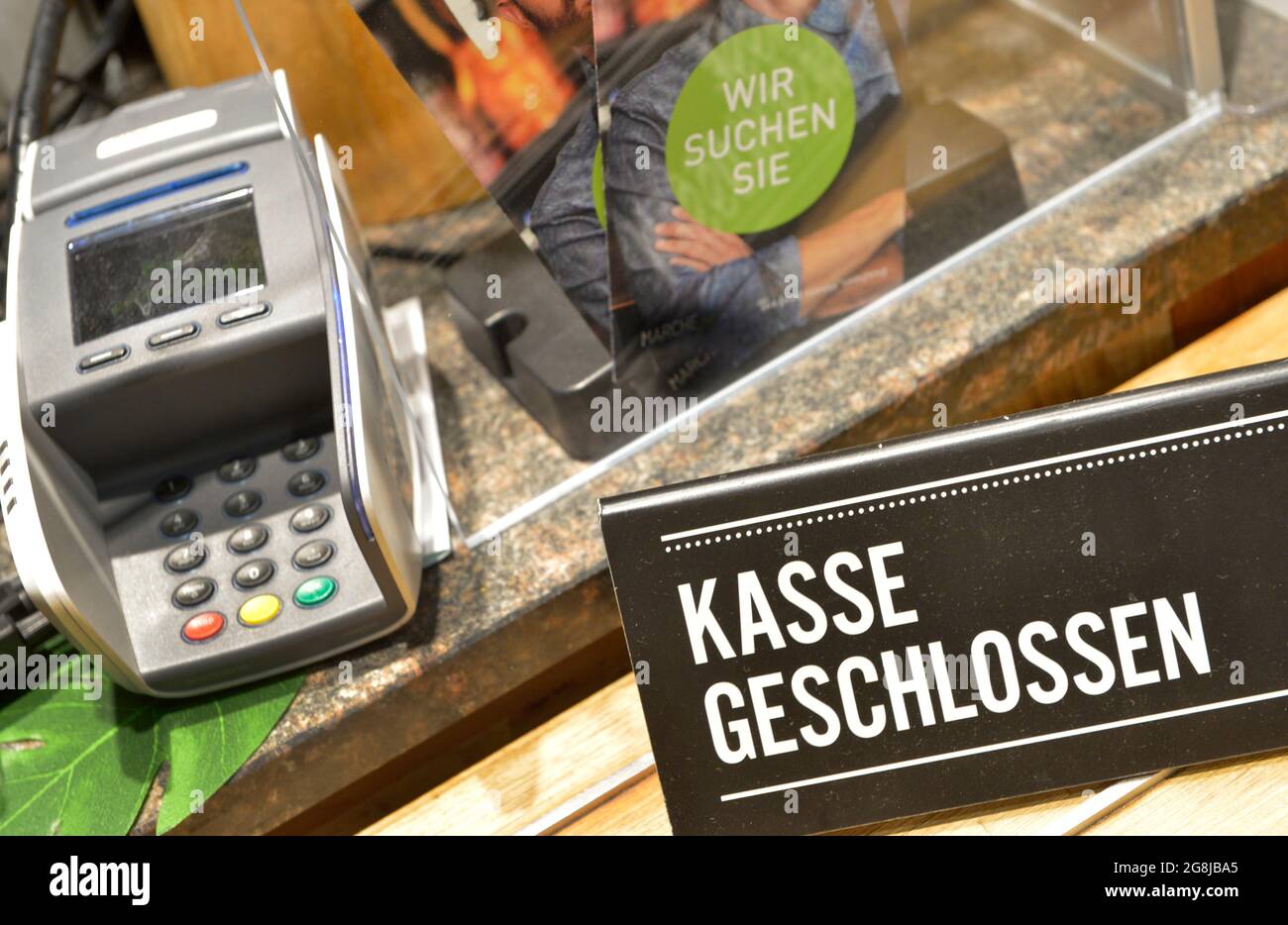 Leipzig, Germany. 01st July, 2021. "Cash register closed" and "We are ...