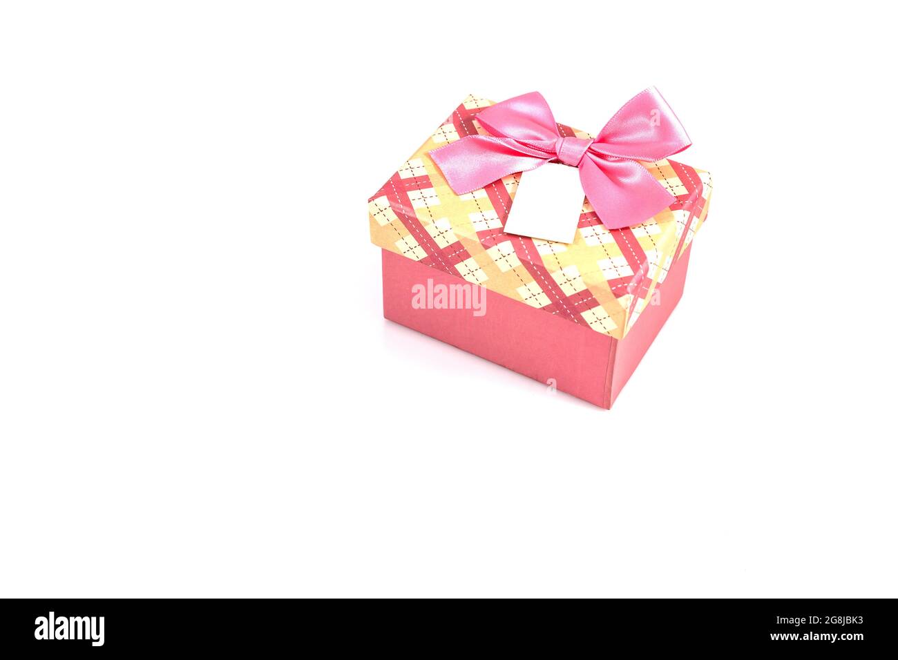 Pink Christmas gift box with pink bow and white tag isolated on white ...