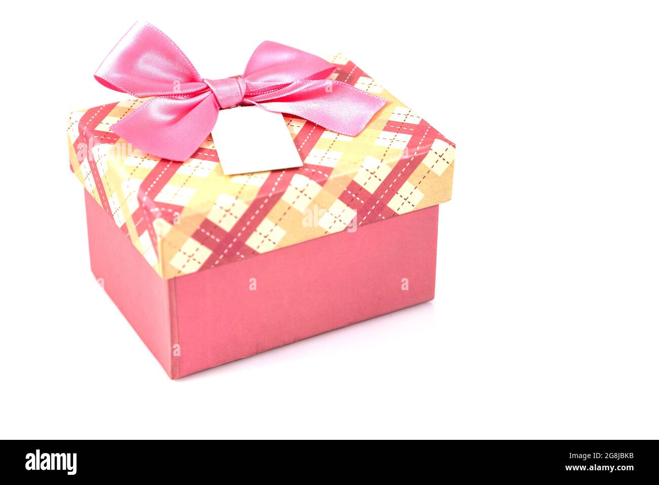 Pink Christmas gift box with pink bow and white tag isolated on white ...
