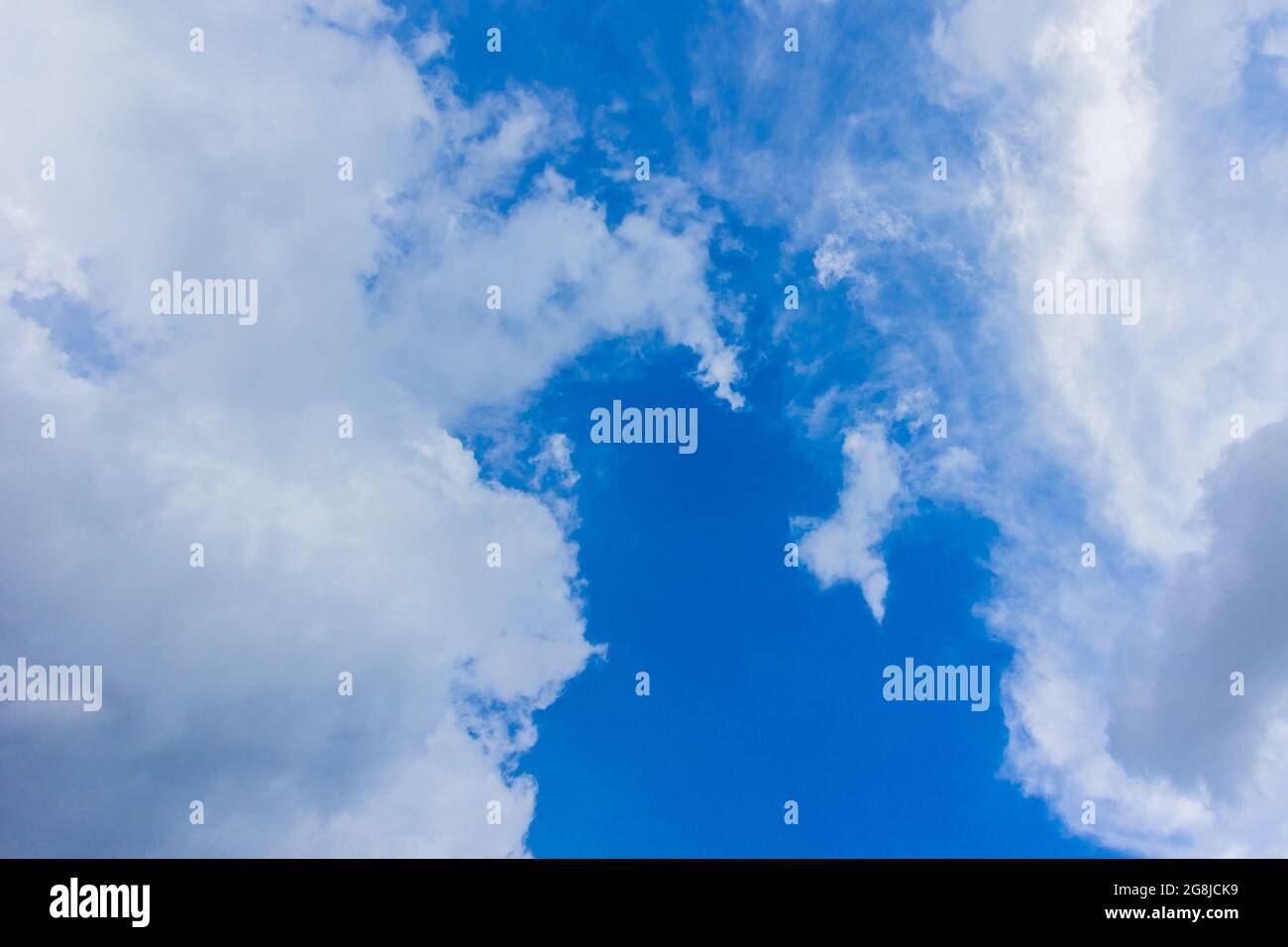 Partly cloudy skies hi-res stock photography and images - Alamy