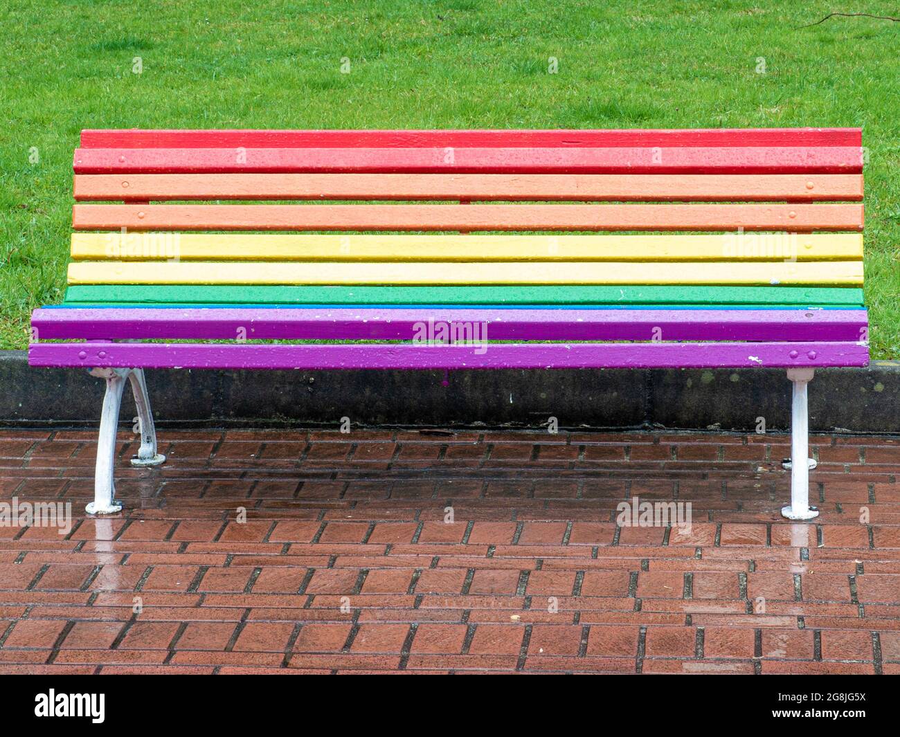 Bench painted rainbow colors hi-res stock photography and images - Alamy