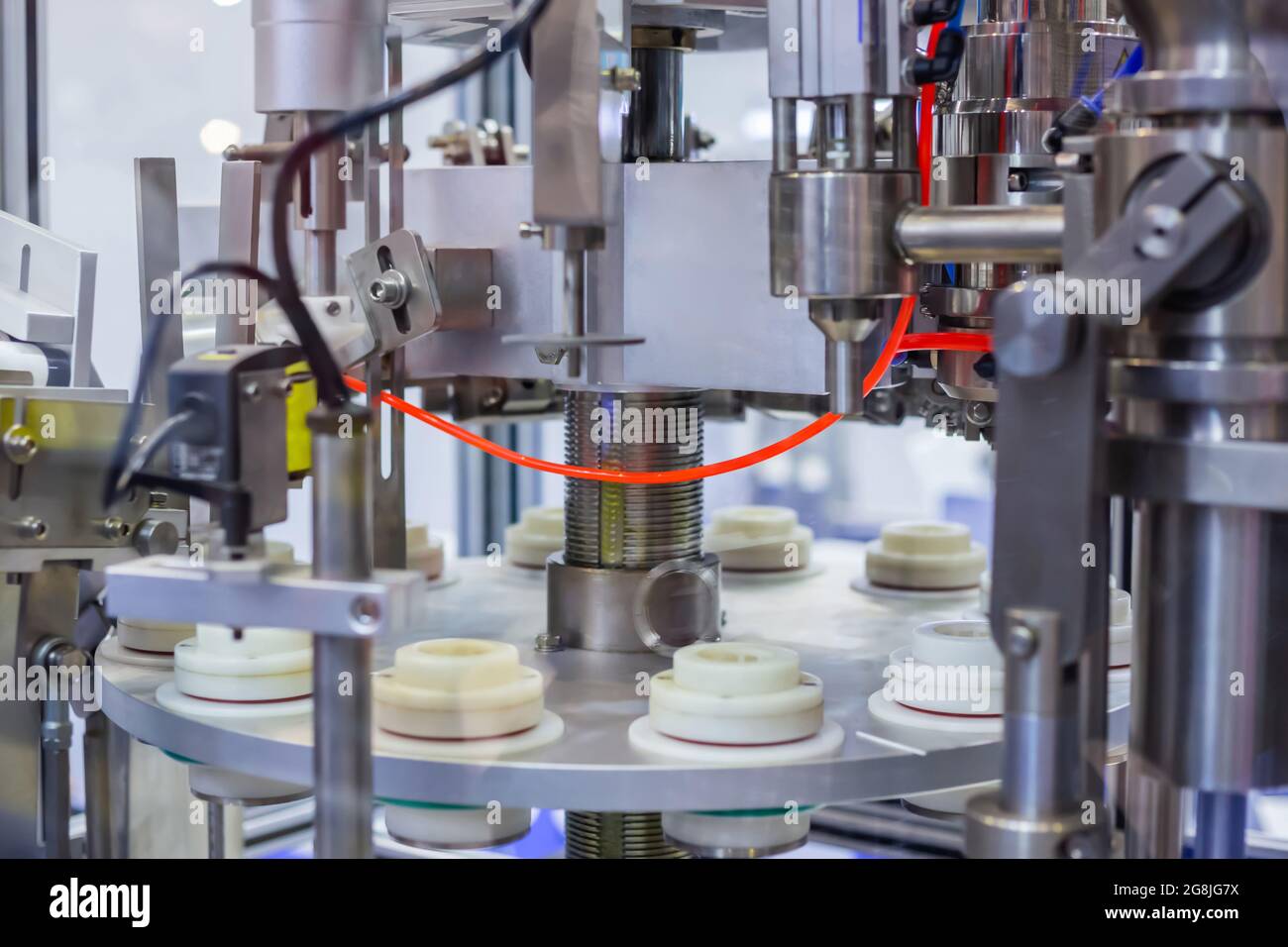 Automatic vacuum capping machine at package exhibition - demo mode ...
