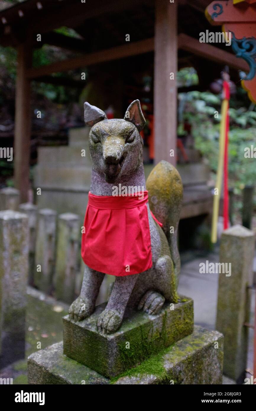 Antique fox sculpture hi-res stock photography and images - Alamy