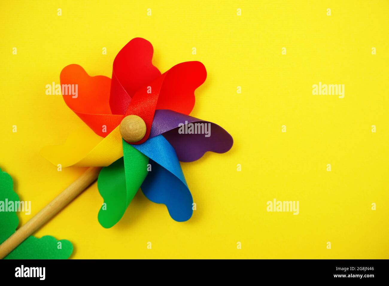 Yellow pinwheels hi-res stock photography and images - Alamy