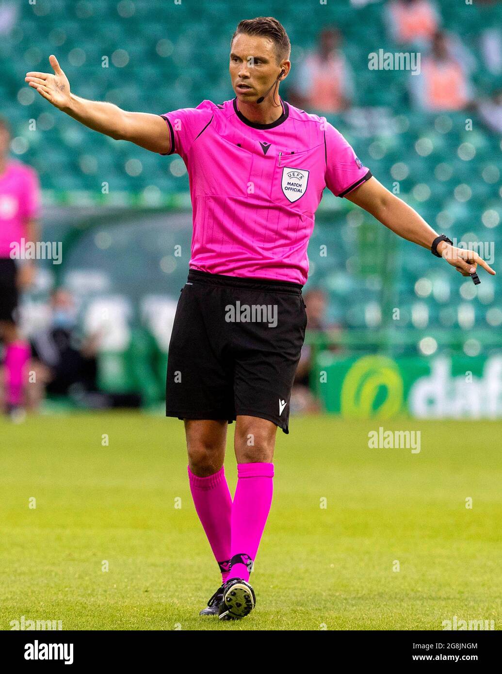 Referee sandro scharer hi-res stock photography and images - Alamy