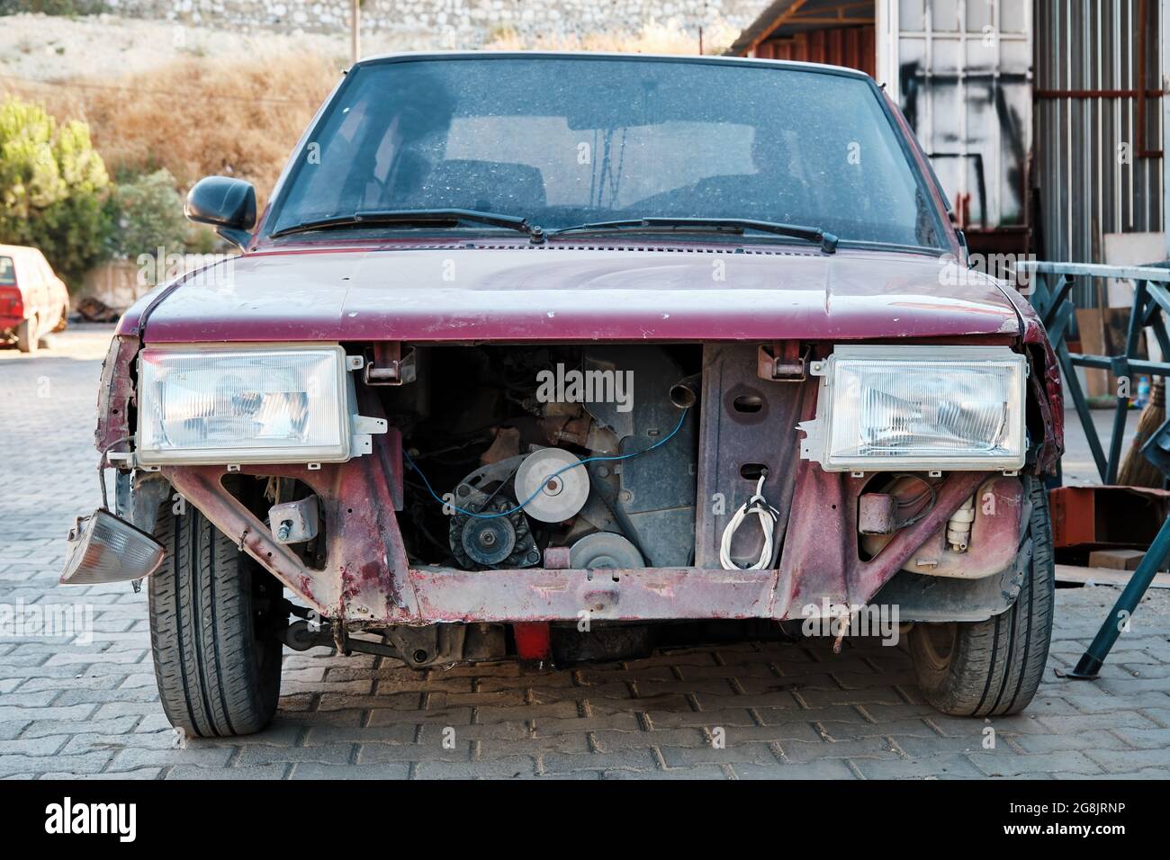 Car missing wheel hi-res stock photography and images - Alamy