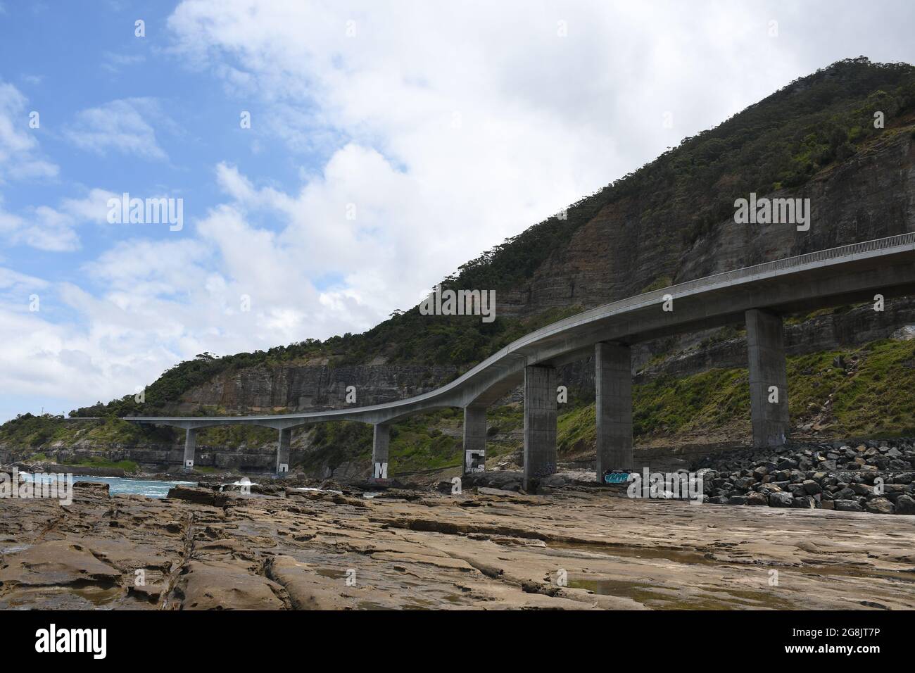 SYDNEY, AUSTRALIA - Nov 25, 2020: A beautiful view of a Sea Cliff ...