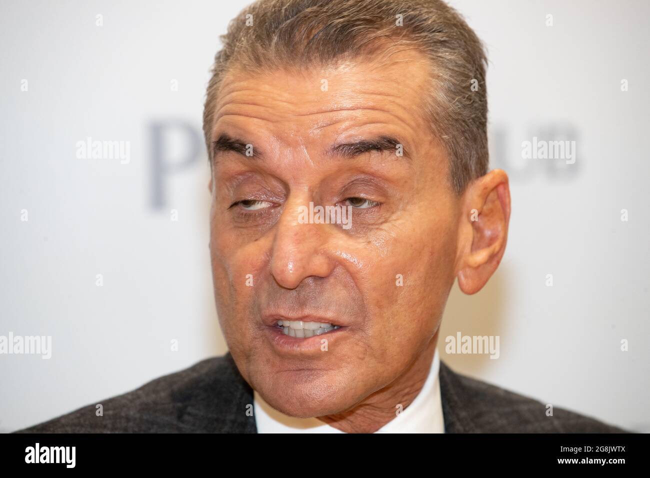 Michel Friedman. Sociologist Armin Nassehi and lawyer and TV presenter ...