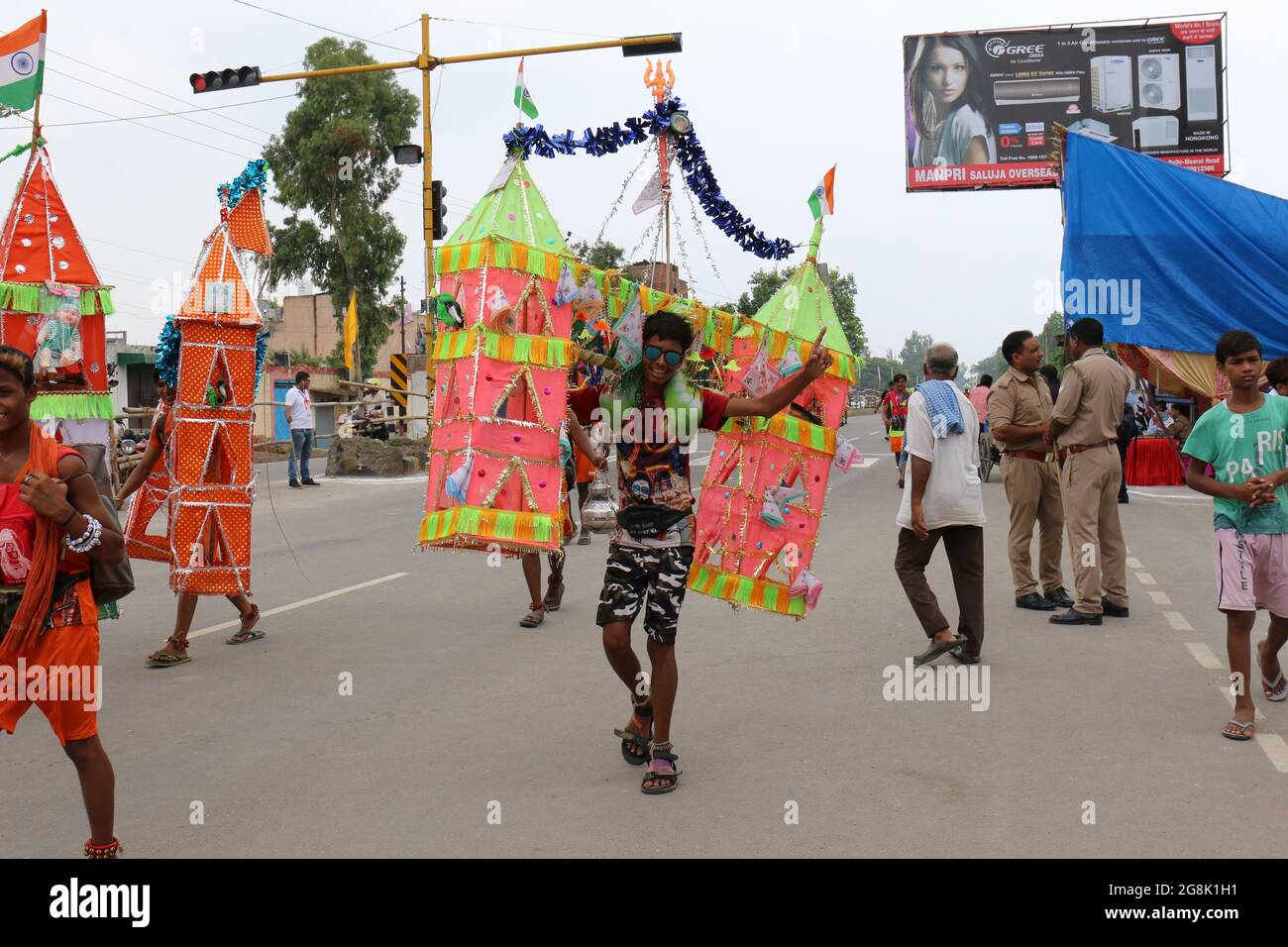 GHAZIABAD, INDIA - JULY 2019: A hindu devotee carrying kanwar on their ...