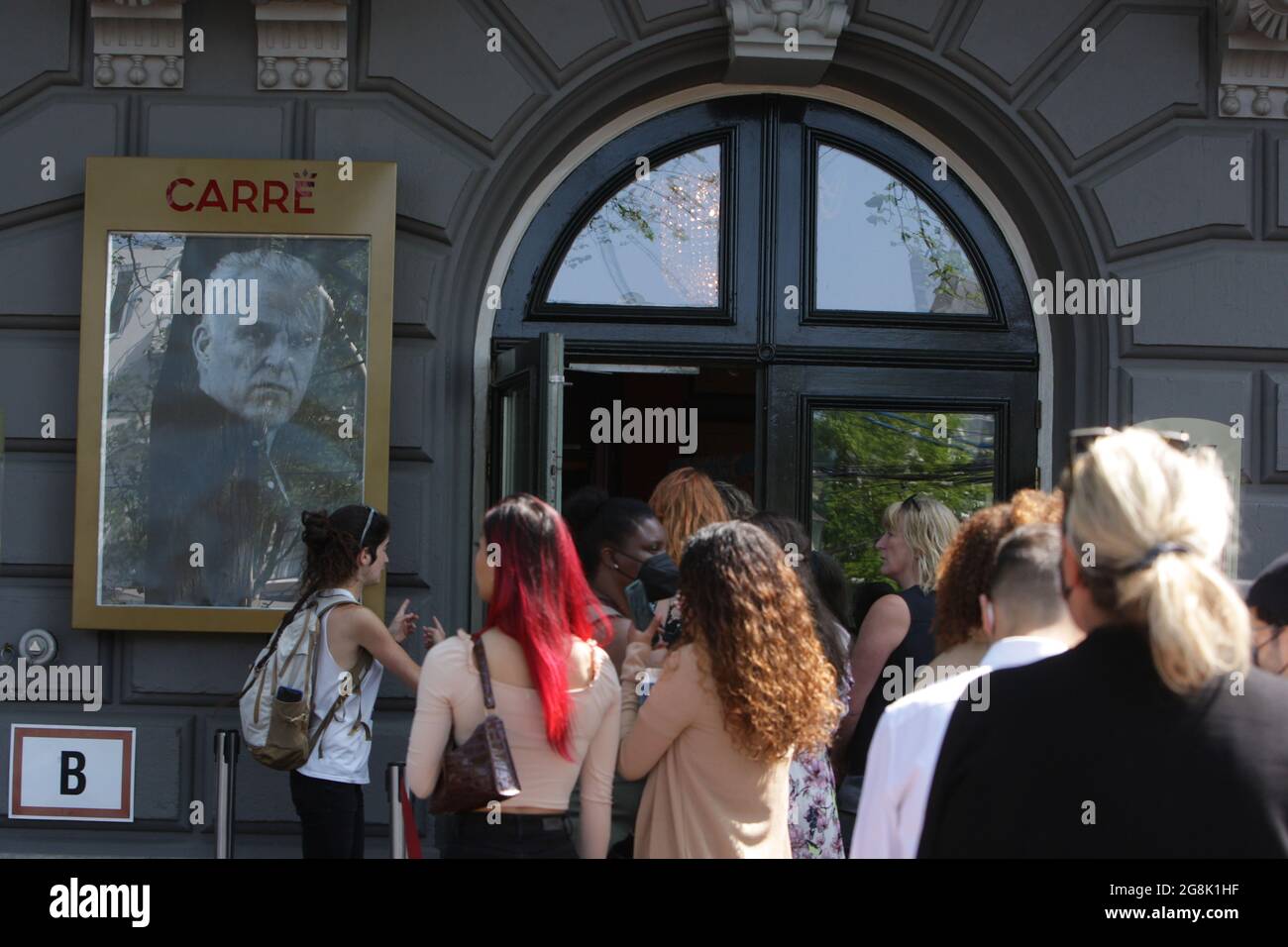 People queue in line to farewell of Dutch journalist Peter R. de Vries ...
