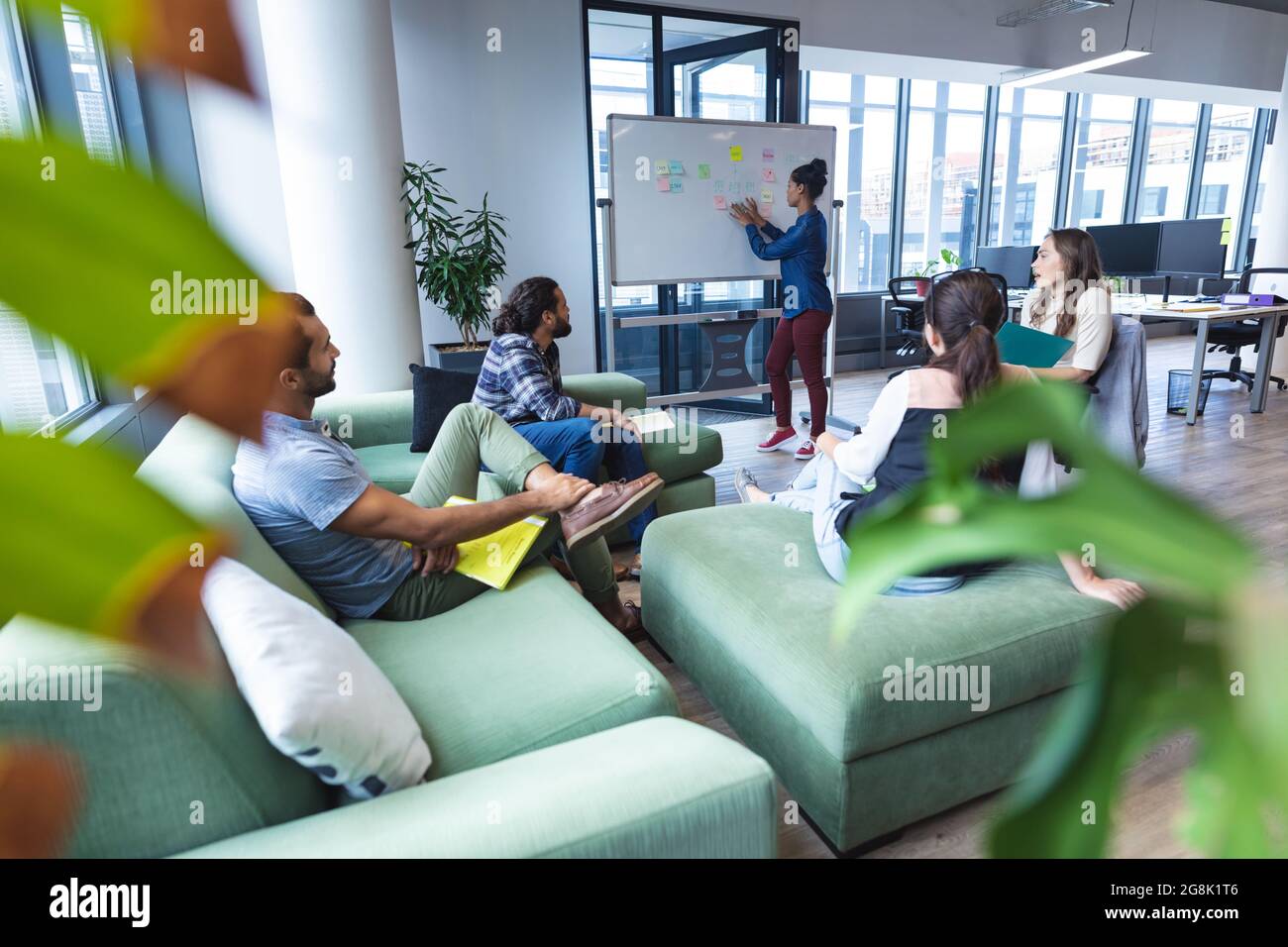 Brainstorming group hi-res stock photography and images - Alamy