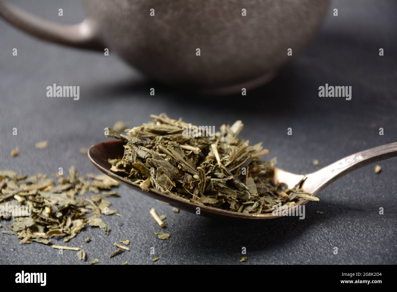 Dry Bancha green tea in a spoon. Japanese tea Stock Photo - Alamy
