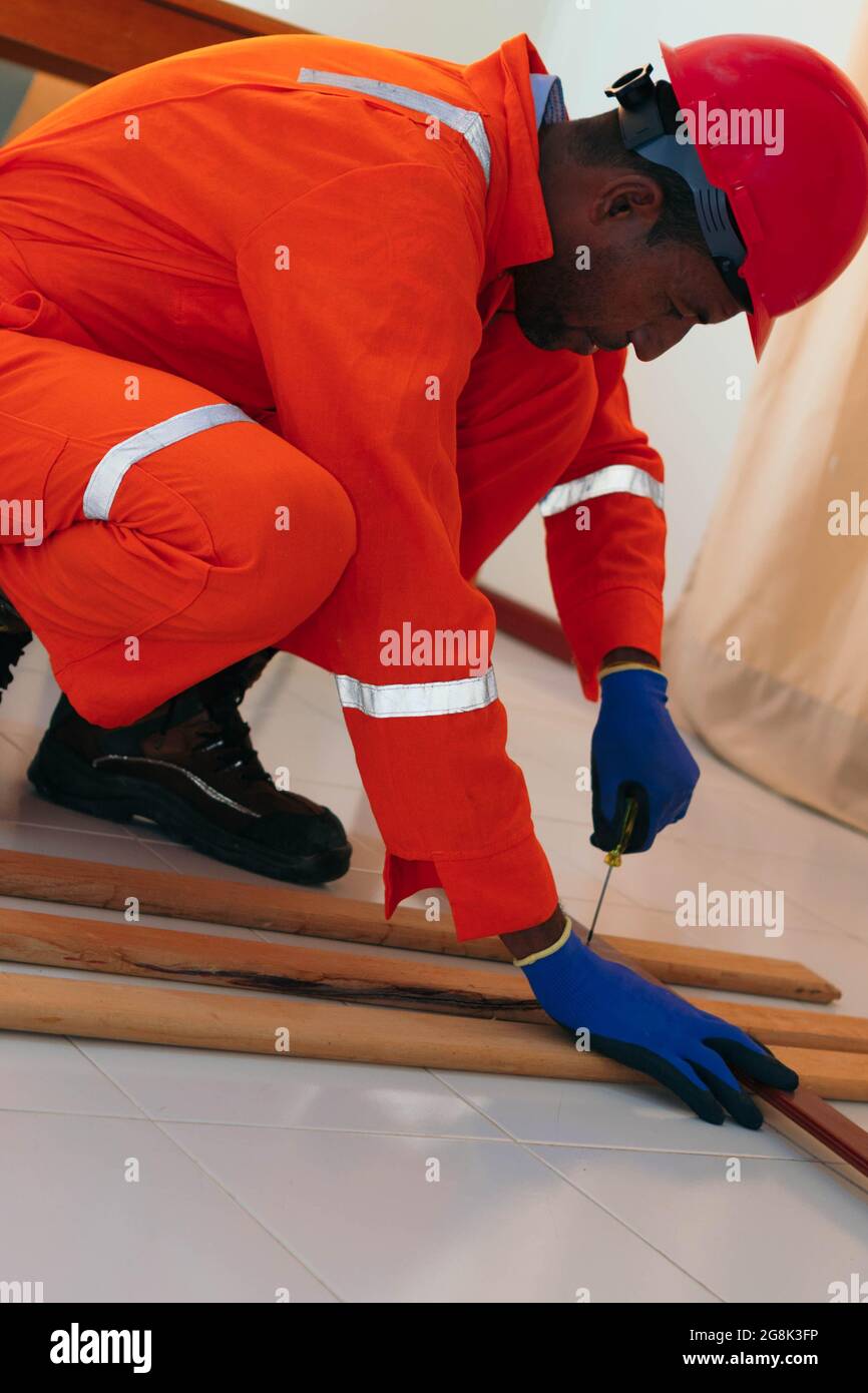 African carpenter in workshop hi-res stock photography and images - Alamy
