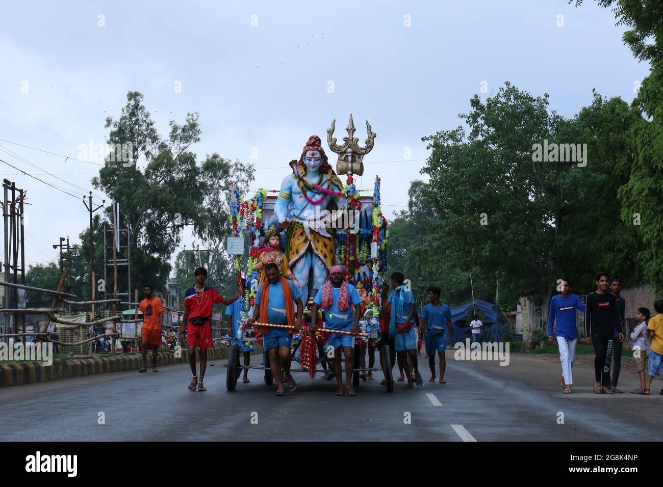 GHAZIABAD, INDIA - JULY 2019: A hindu devotee carrying kanwar on their ...