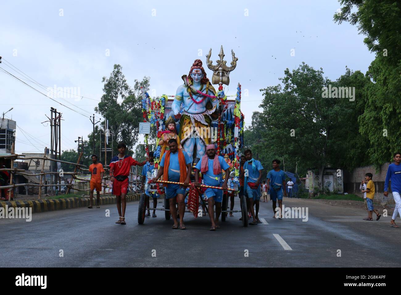 GHAZIABAD, INDIA - JULY 2019: A hindu devotee carrying kanwar on their ...