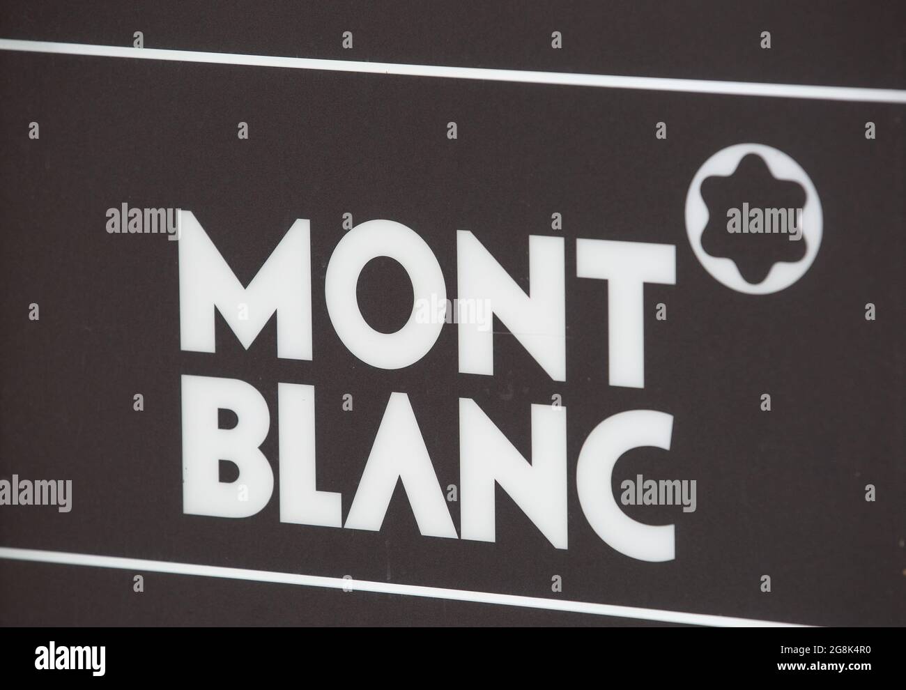 Logo und Schriftzug von Mont Blanc. (Photo by Alexander Pohl/Sipa USA ...