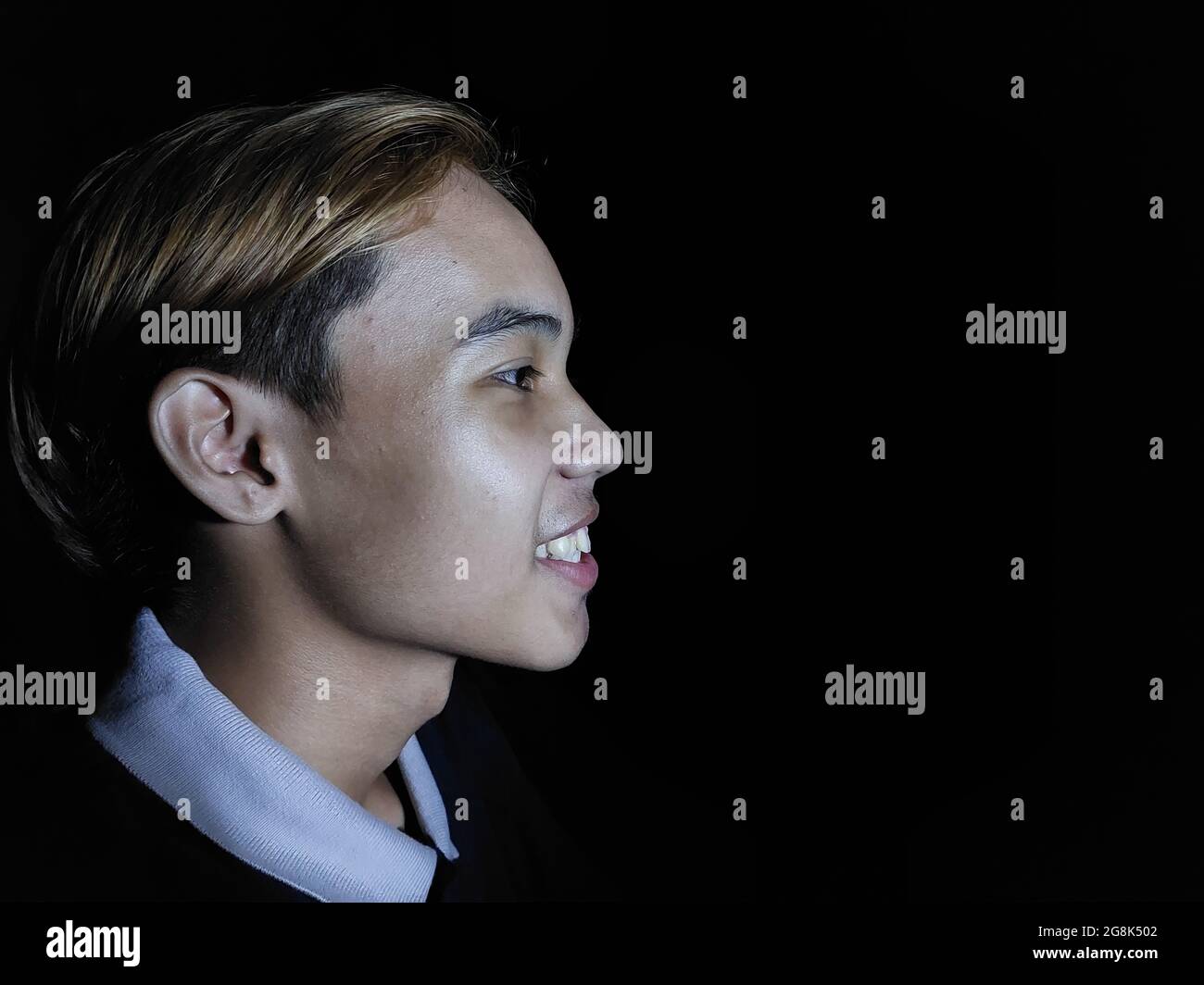 Side profile asian man hi-res stock photography and images - Alamy