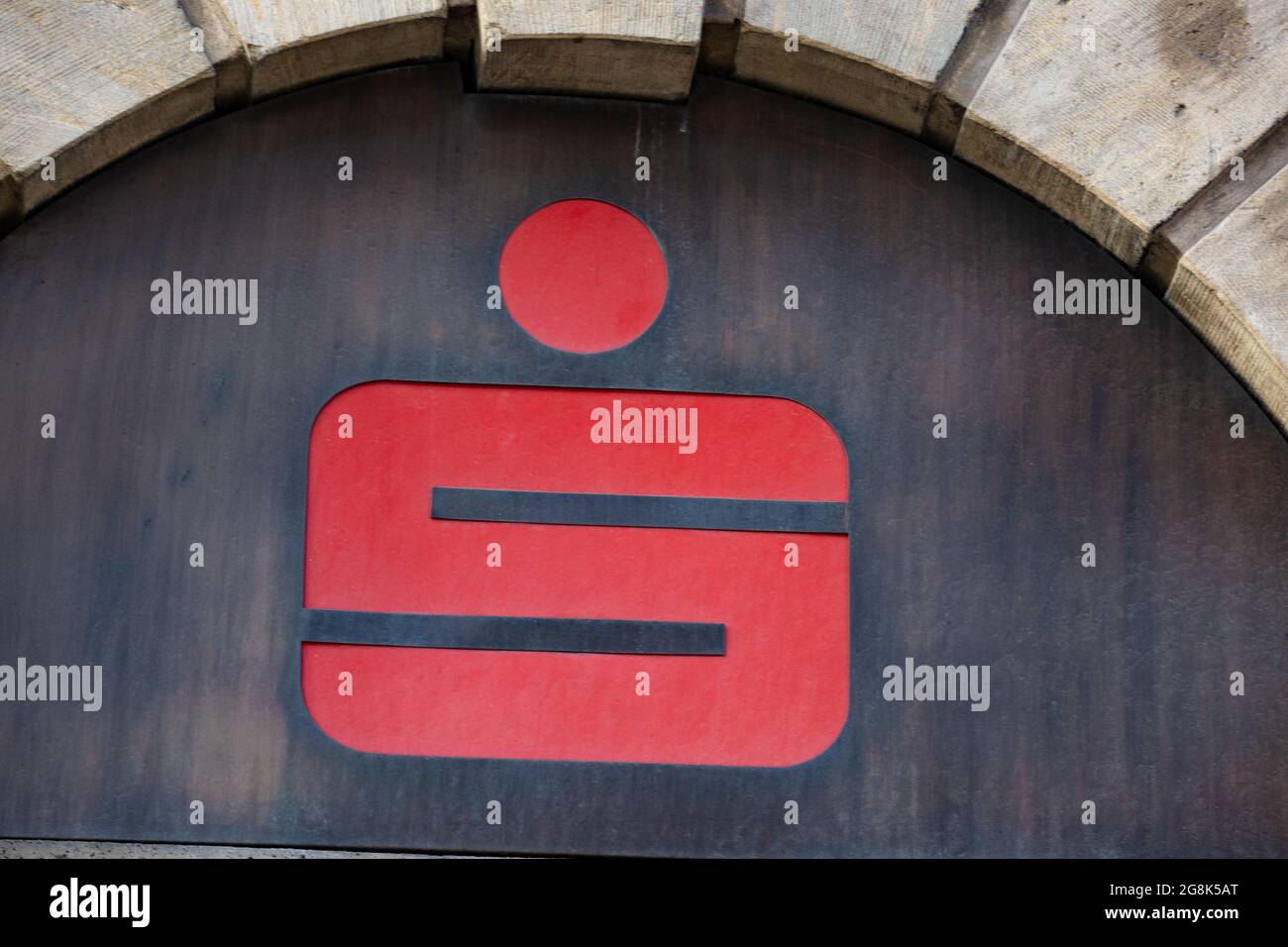 Logo und Schriftzug von der Sparkasse . (Photo by Alexander Pohl/Sipa ...