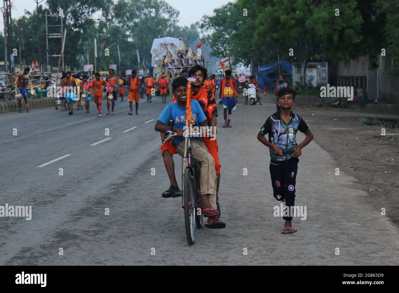 GHAZIABAD, INDIA - JULY 2019: A hindu devotee carrying kanwar on their ...